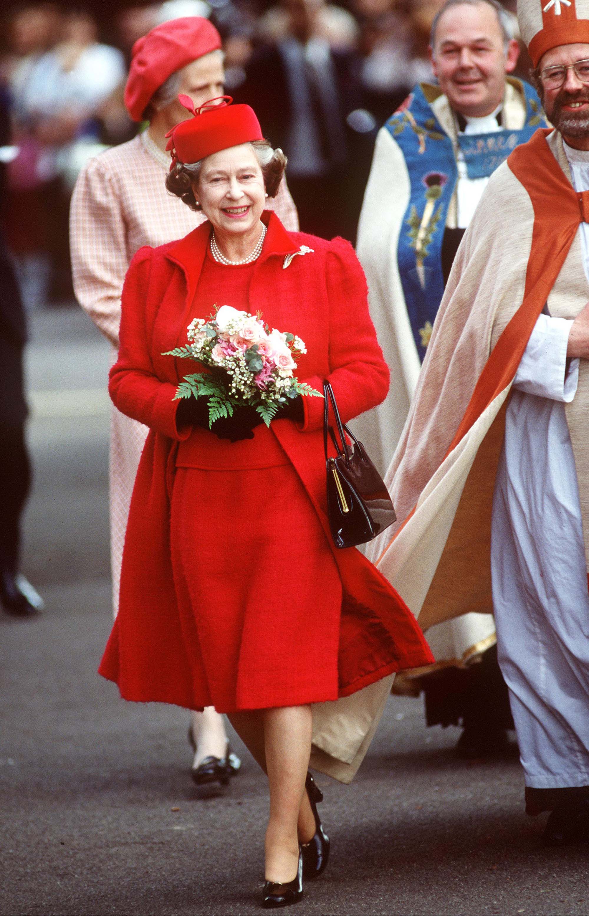 queen-in-red.jpg