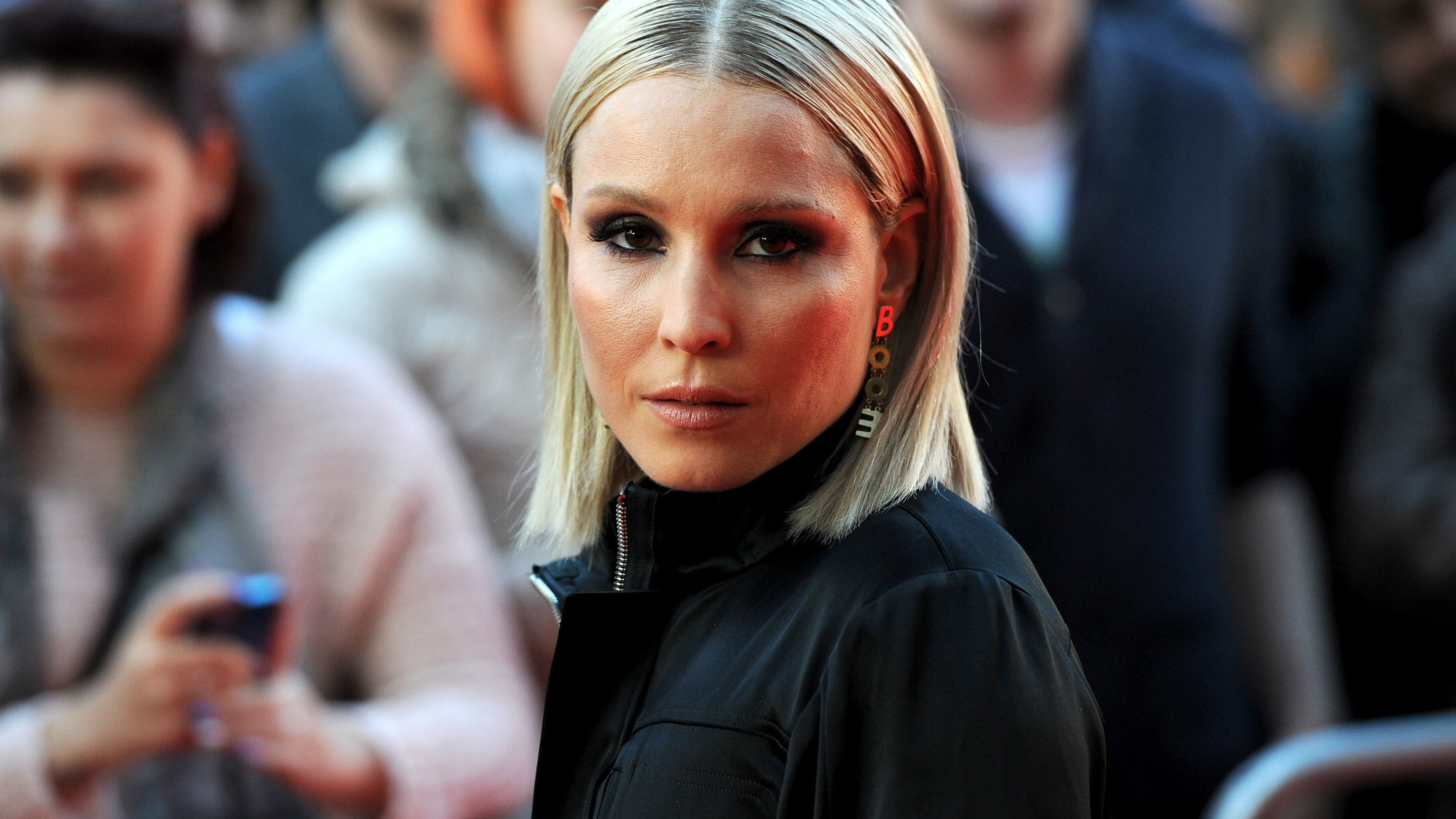 Noomi Rapace Sherlock Holmes Costume